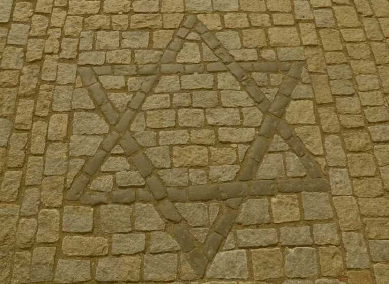 Triangle Religious Symbol: Spiritual Triangle Symbols